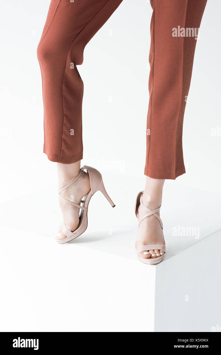 Jambes de femmes en hauts talons Banque de photographies et d’images à ...