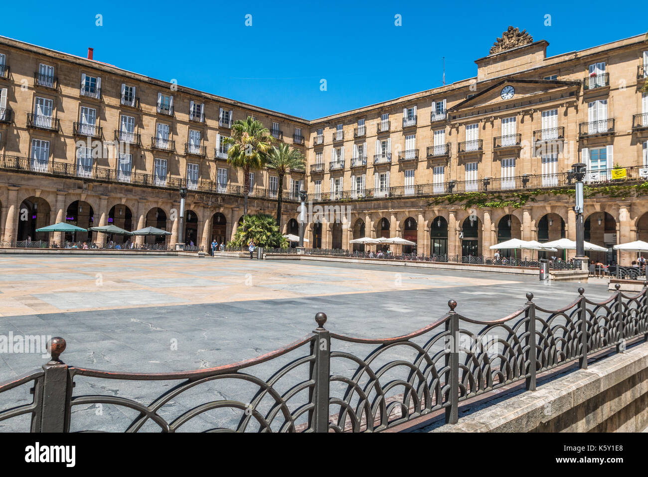 Bilbao square Banque de photographies et d’images à haute résolution ...