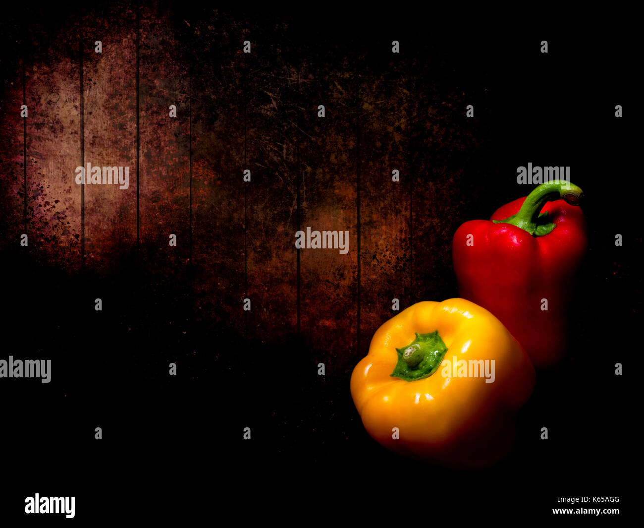 Poivrons Rouges Sur Fond Noir Banque d'image et photos - Alamy