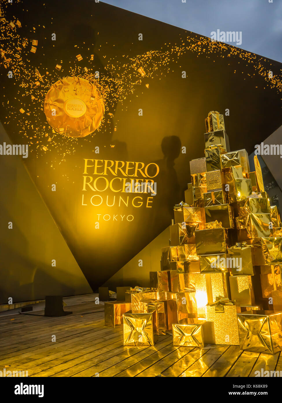 Tokyo Japon 26 juillet 2017 une belle tour de golden presente gifs a propos de Ferrero