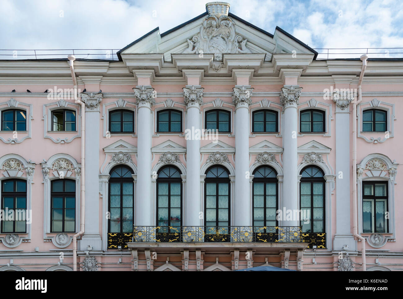 L'architecture classique du bâtiment façade baroque. richement décorées ...