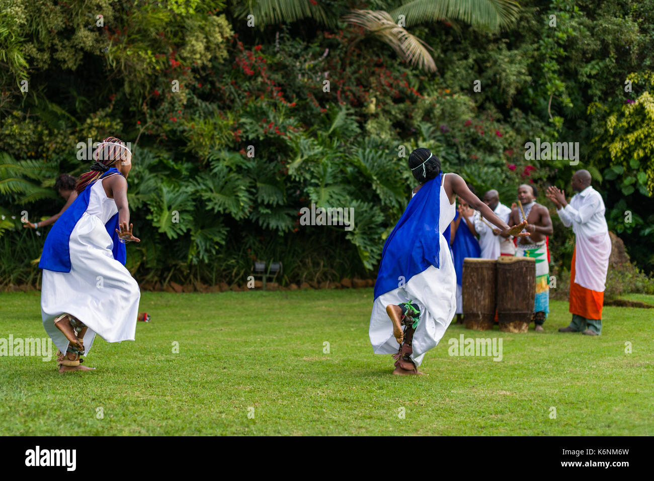 Troupe de danse rwandaise Banque de photographies et d’images à haute ...