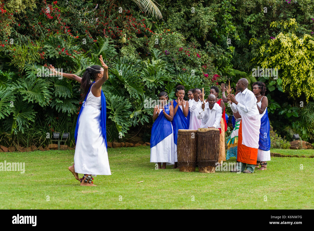 Troupe de danse rwandaise Banque de photographies et d’images à haute ...