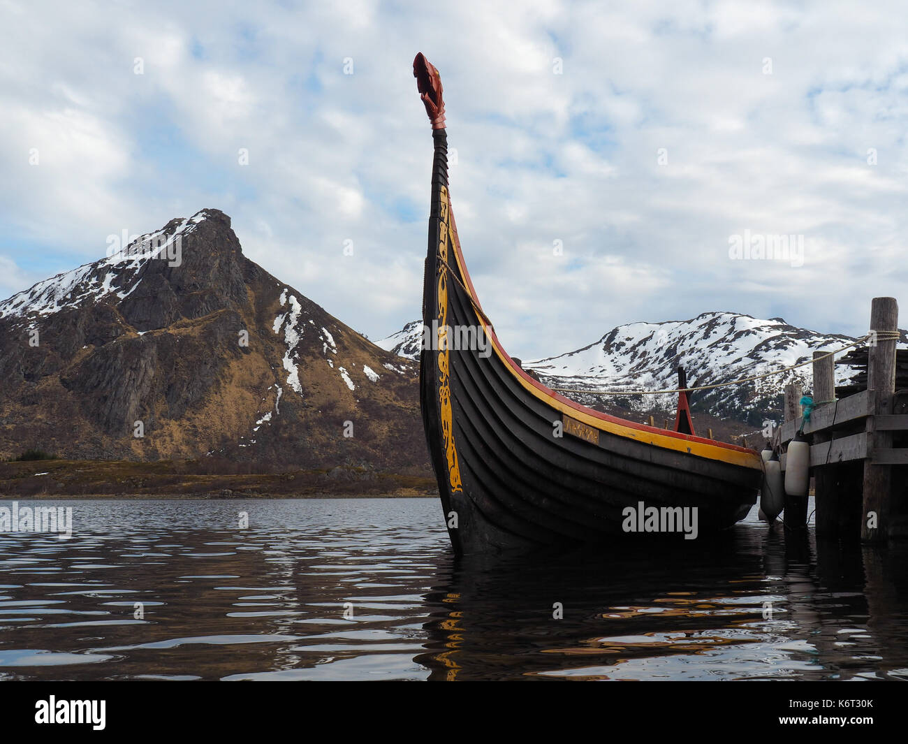 Un navire viking (drakkar) en Norvège Photo Stock - Alamy