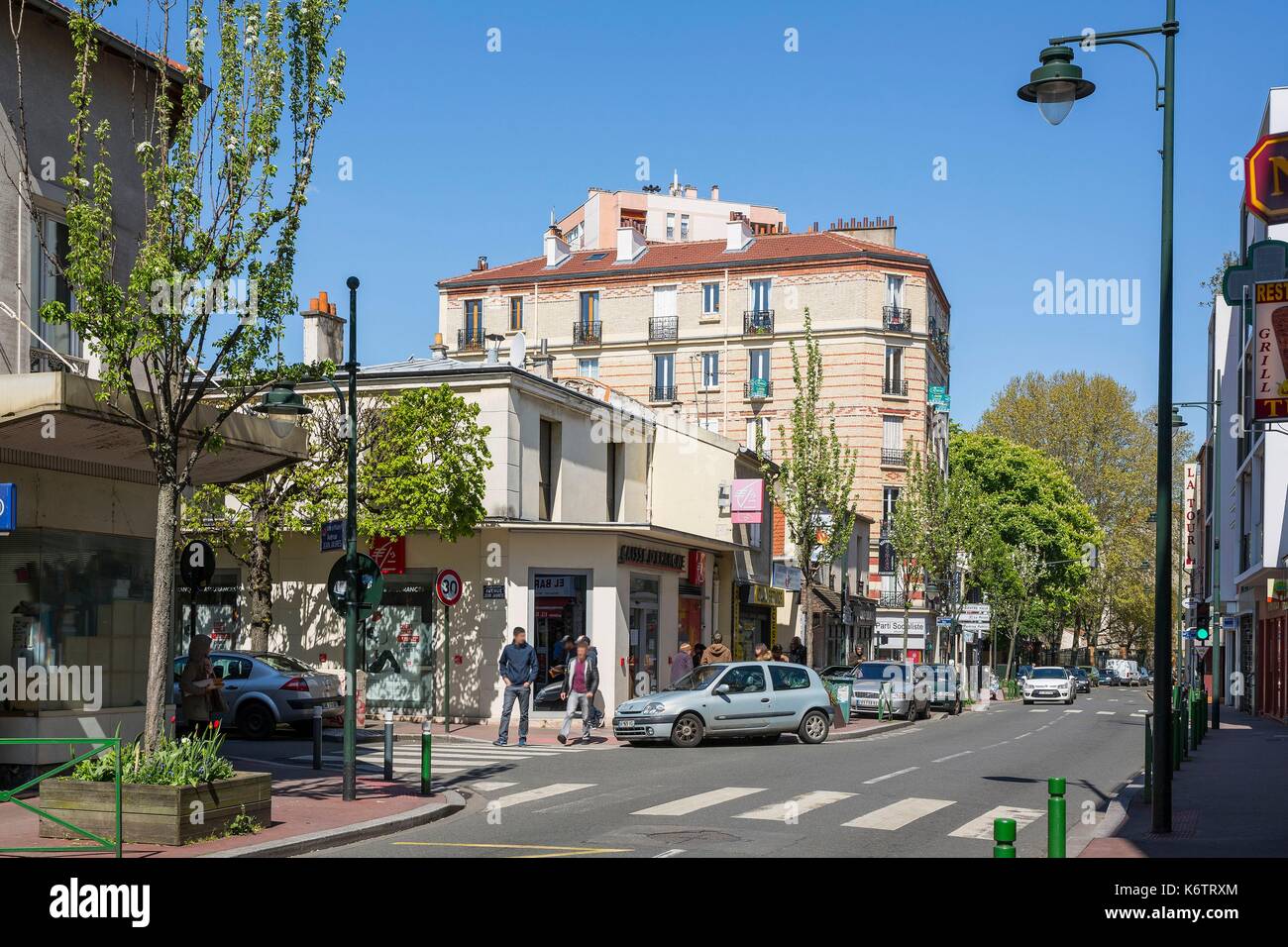 33 ans, nationalité française 54 av. Pierre Larousse, 92240 Malakoff ...