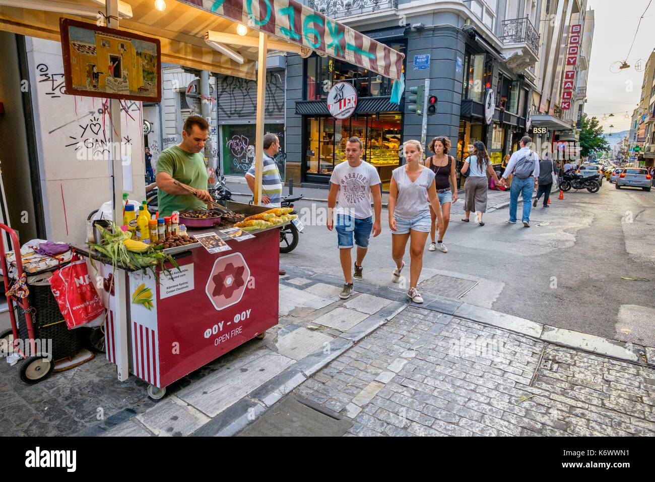 Grèce, Athènes, la rue commerçante Ermou Photo Stock - Alamy