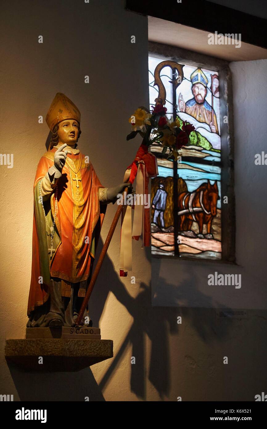 France, Morbihan, Belz, Etel, Saint Cado Island, statue de Saint Cado ...