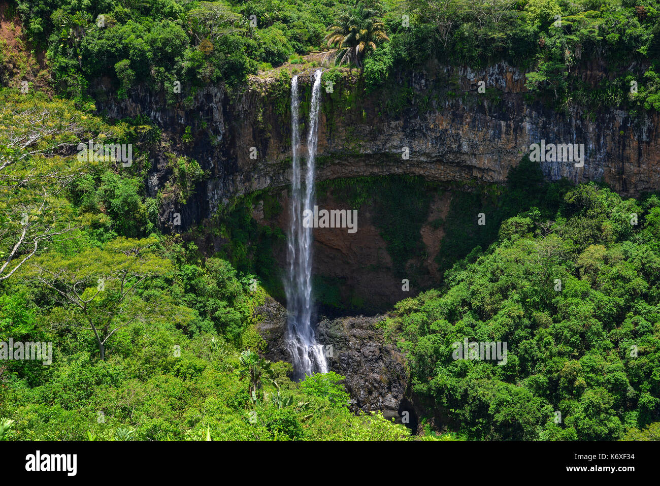 Cascade de Chamarel pittoresque à l'île Maurice. Maurice, une île de l ...