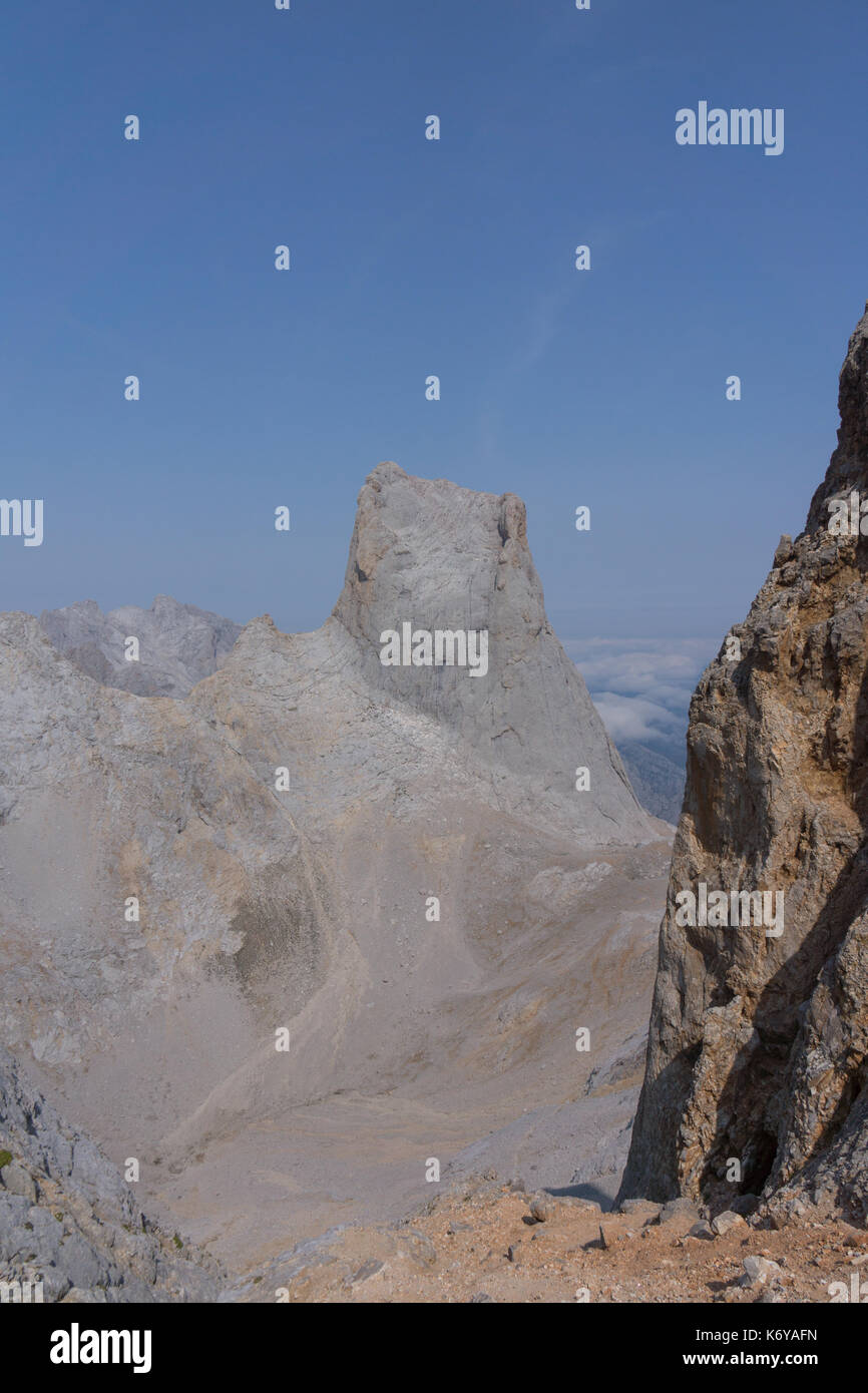 El naranjo de bulnes de collada bonita Banque de photographies et d ...