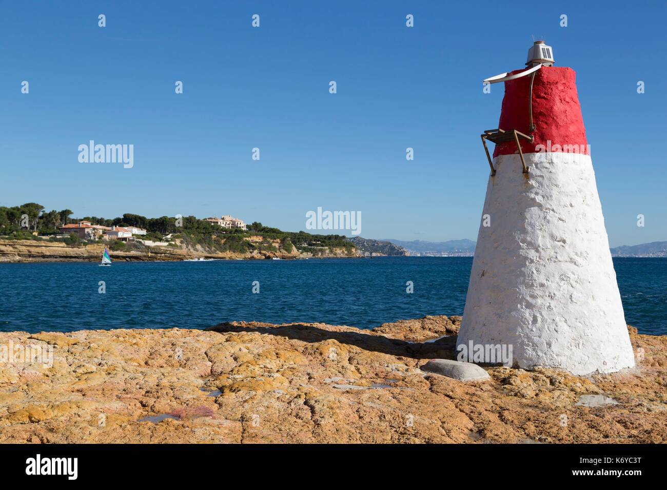 France, Bouches du Rhône, côte bleue, Carry le Rouet, port phare d ...