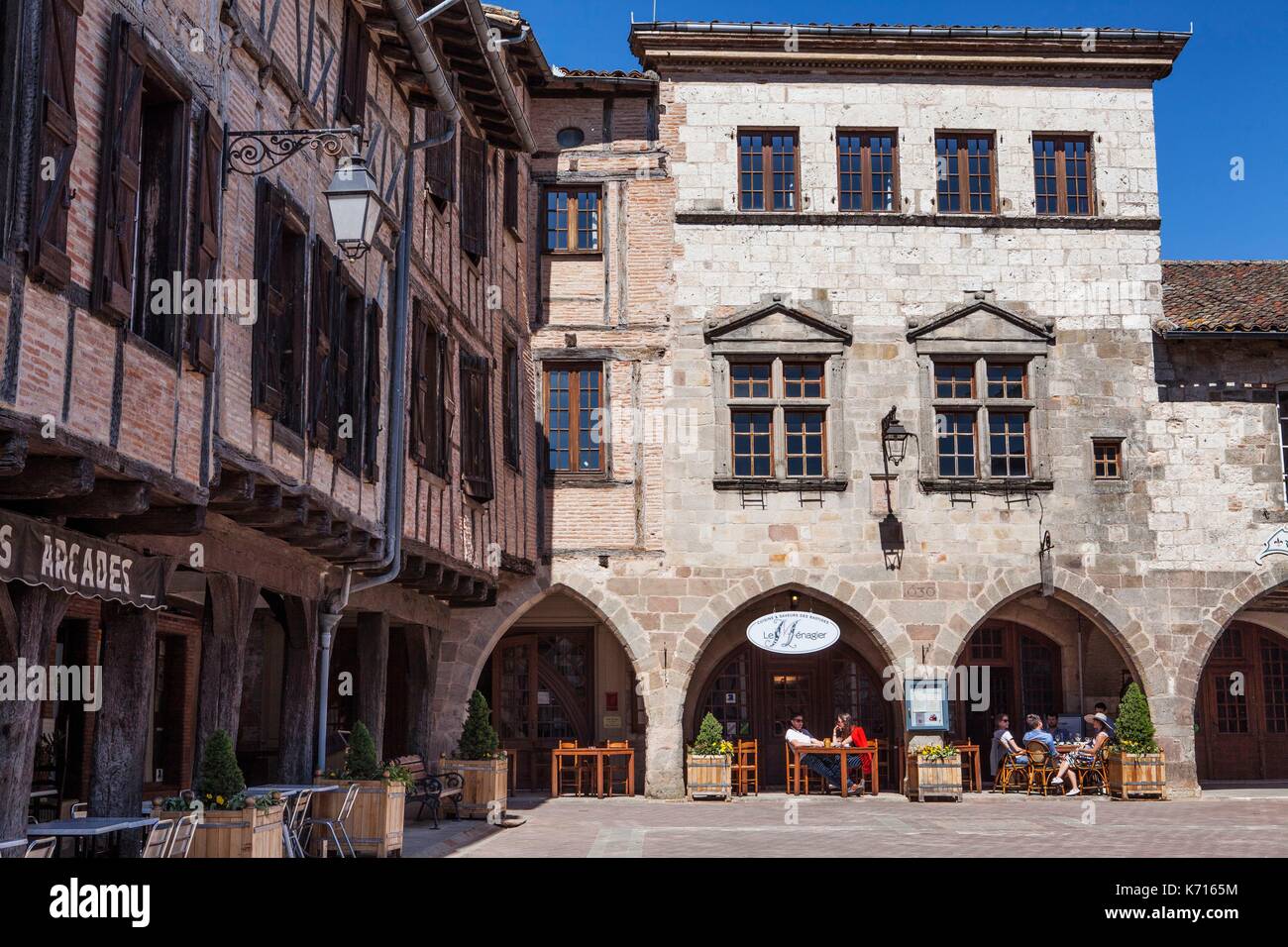 La France, Tarn, la vallée de Vere, Castelnau de Montmirail, étiqueté ...