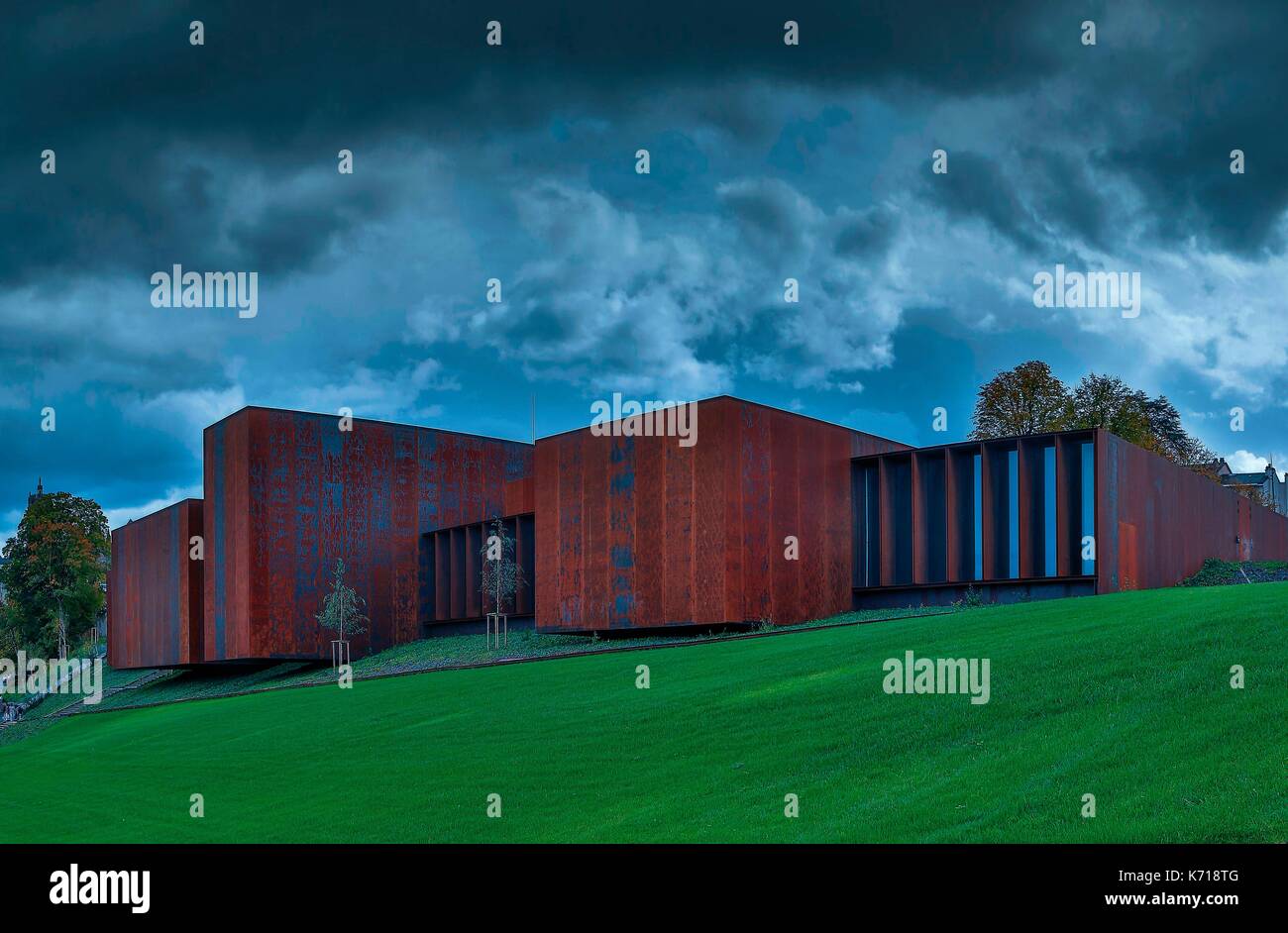 Pierre soulages museum Banque de photographies et d’images à haute ...