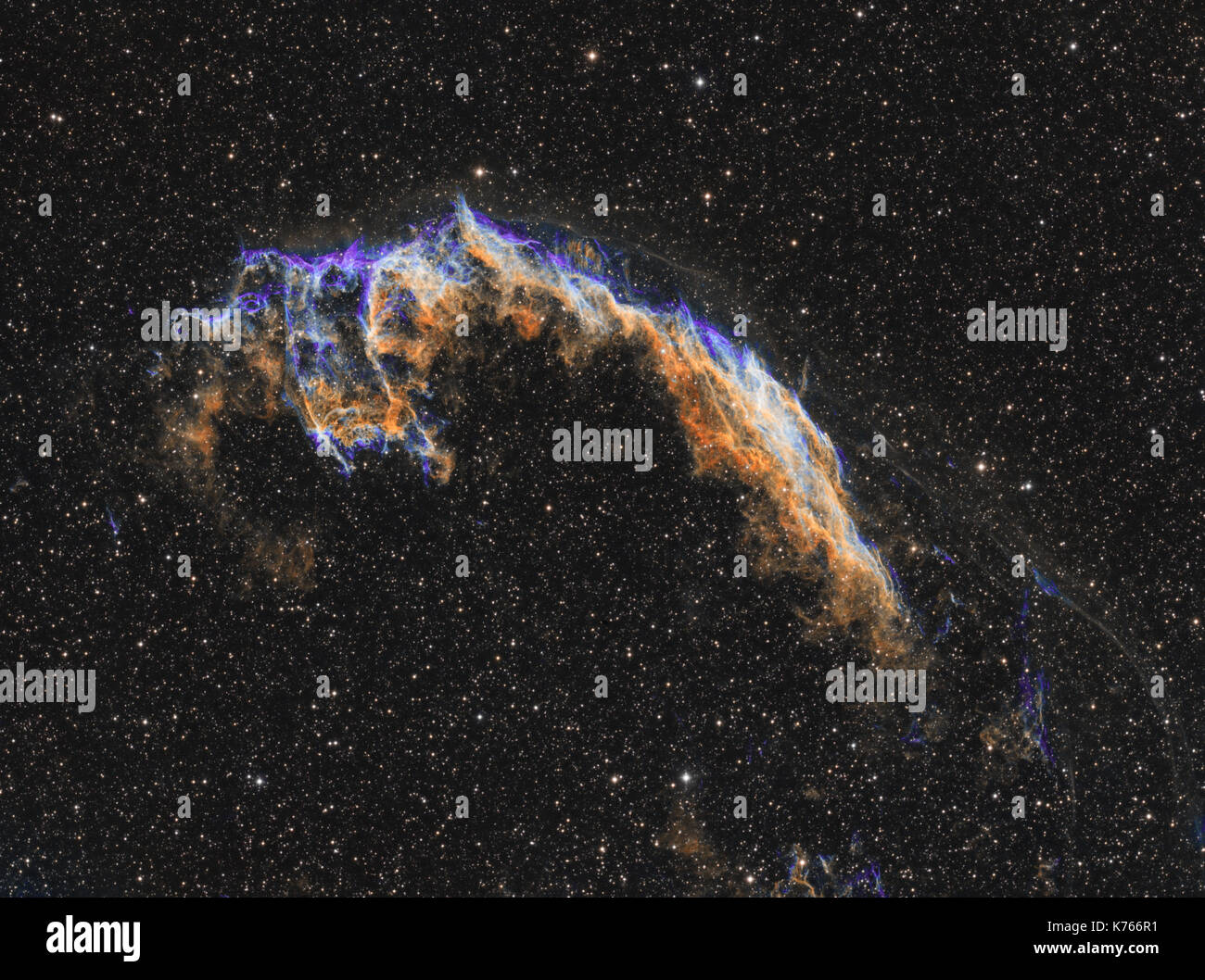Dans l'Est de la Nébuleuse du voile - Palette de Hubble supernova un ...