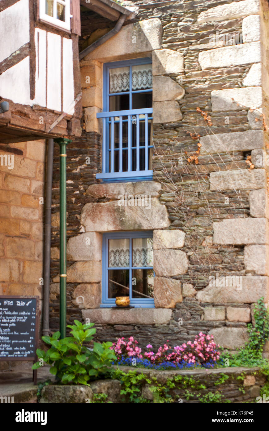 Joli windows dans rochefort en terre, étiqueté les plus beaux villages ...