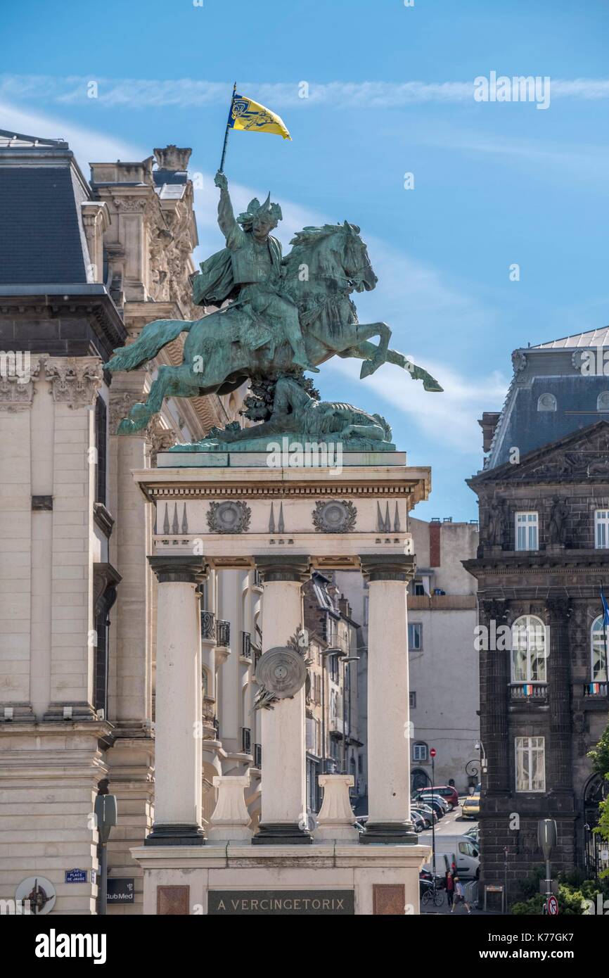 France, Puy de Dome, Clermont Ferrand, statue de Vercingétorix sur la ...