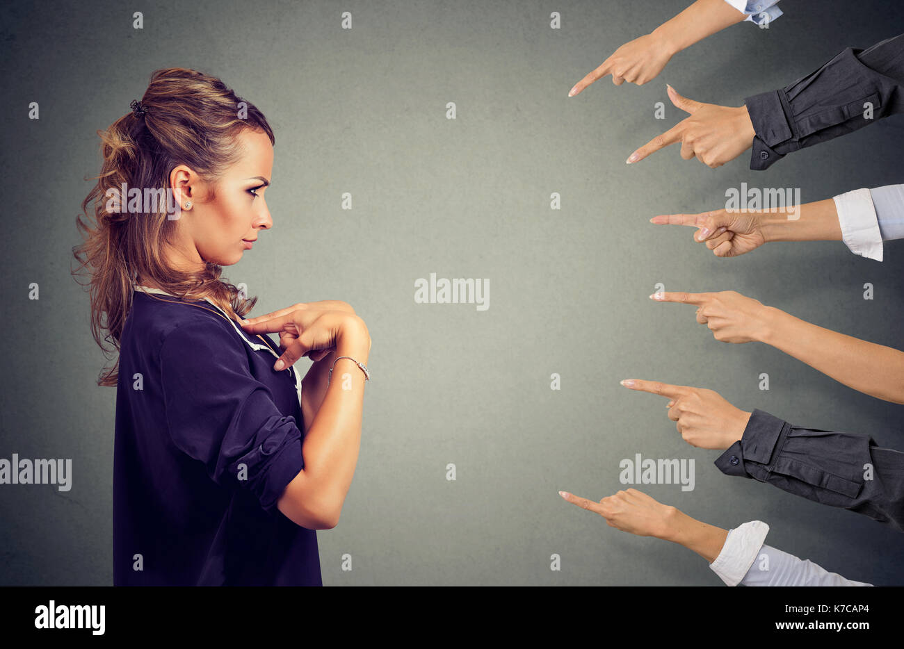 Pointer du doigt Banque de photographies et d’images à haute résolution ...