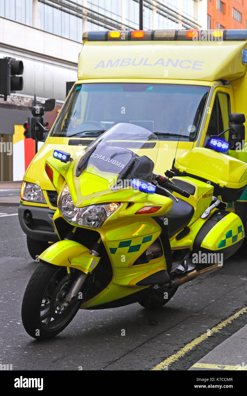 Motorcycle paramedic ambulance medic Banque de photographies et d ...
