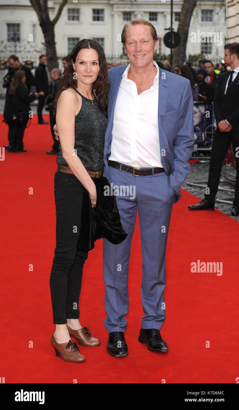 Charlotte emmerson and iain glen where Banque de photographies et d ...