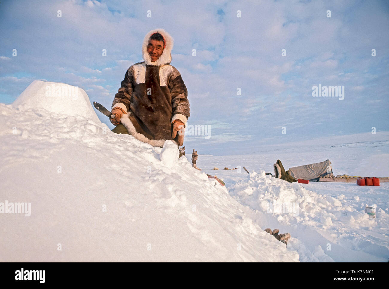 Hombre inuit en traje tradicional Banque de photographies et d’images à ...