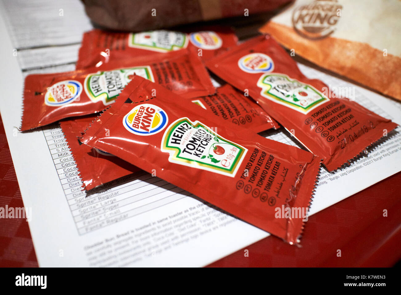 Sachets of heinz sauces Banque de photographies et d’images à haute ...