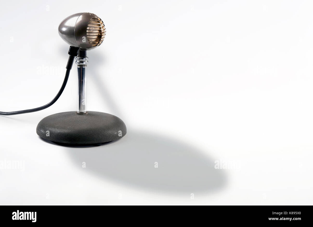 Antique microphone Banque de photographies et d’images à haute résolution - Alamy
