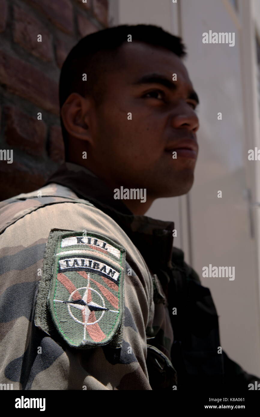 Un légionnaire du 2REP (deuxième régiment parachutiste étranger) pose ...