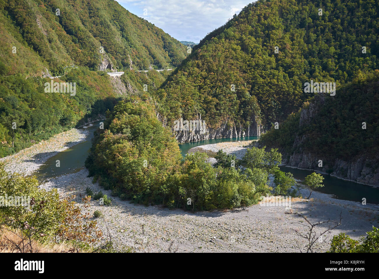 Trebbia river Banque de photographies et d’images à haute résolution ...