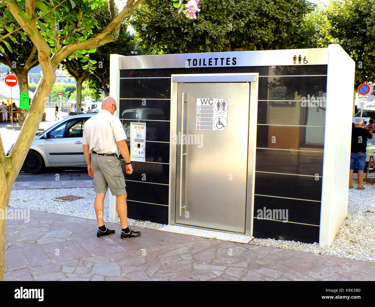 Individual toilets Banque de photographies et d’images à haute ...