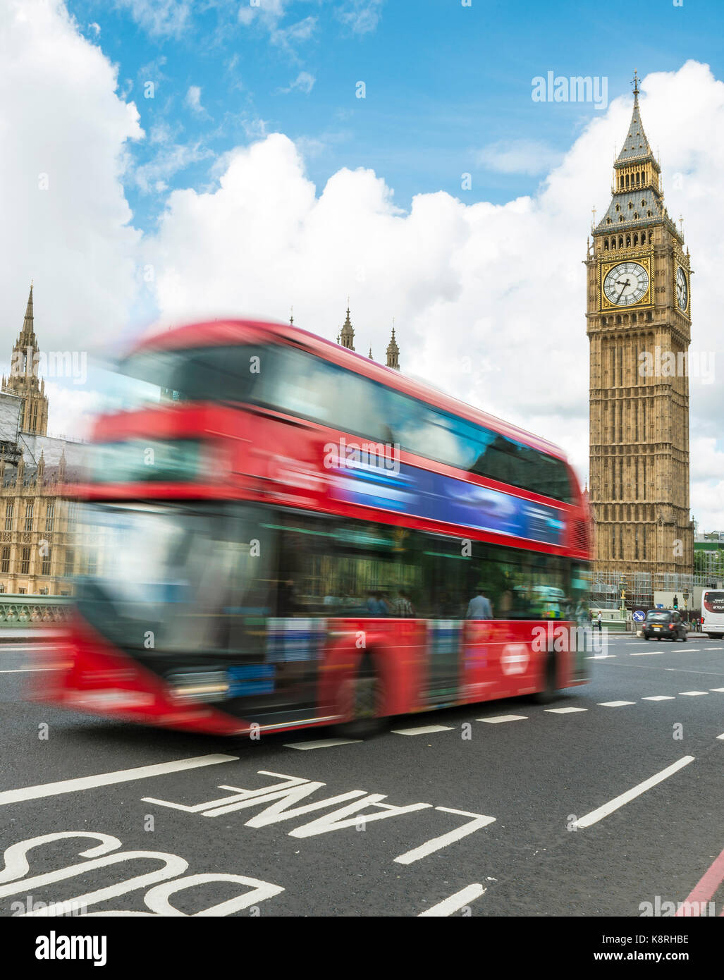 Bus Londres Rouge Floue Banque d'image et photos - Alamy