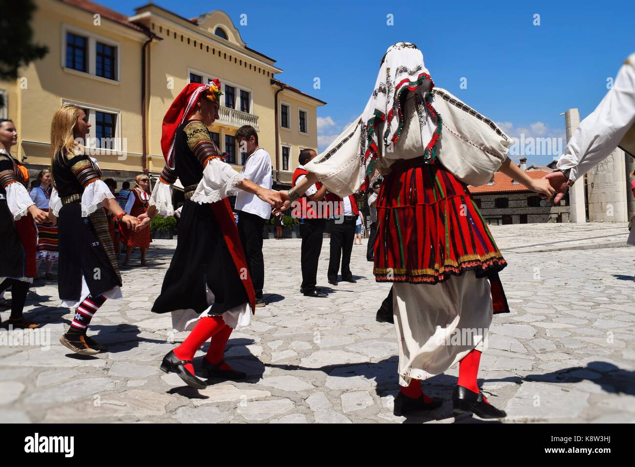 Danse traditionnelle bulgare Banque de photographies et d’images à ...