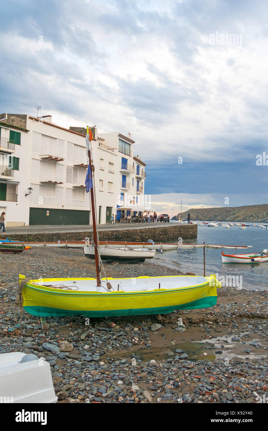 CADAQUES, Espagne : vue panoramique de la ville espagnole de Cadaques ...