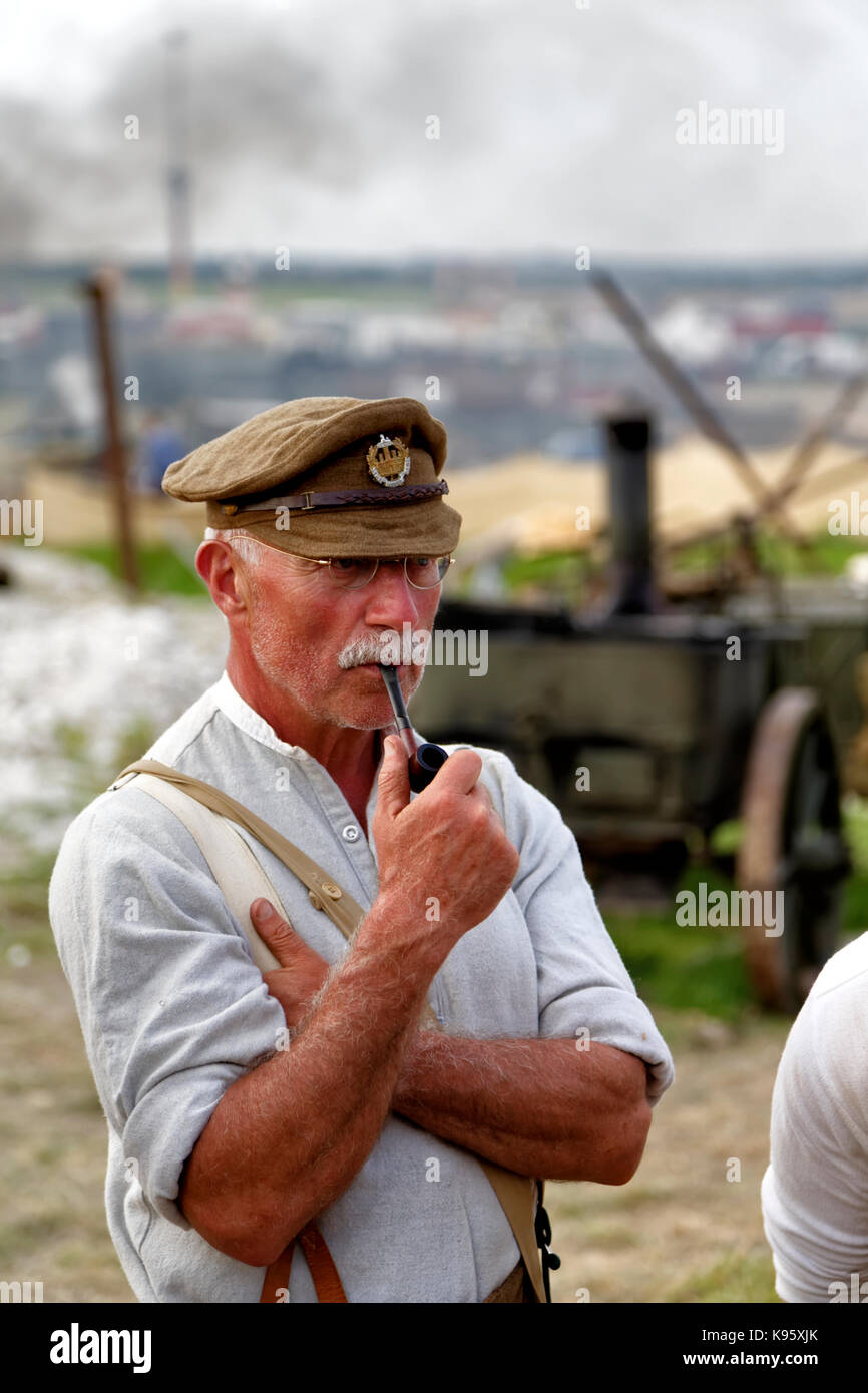 Ww1 soldier smoking a pipe Banque de photographies et d’images à haute ...