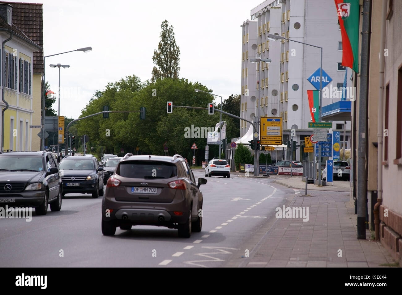 Aral gas station Banque de photographies et d’images à haute résolution ...