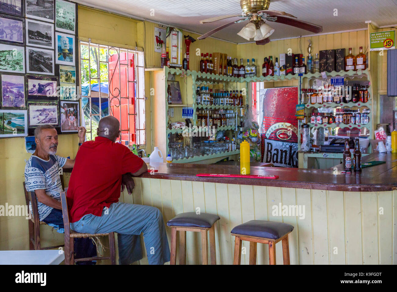 Bar au bord de la plage Banque de photographies et d’images à haute ...