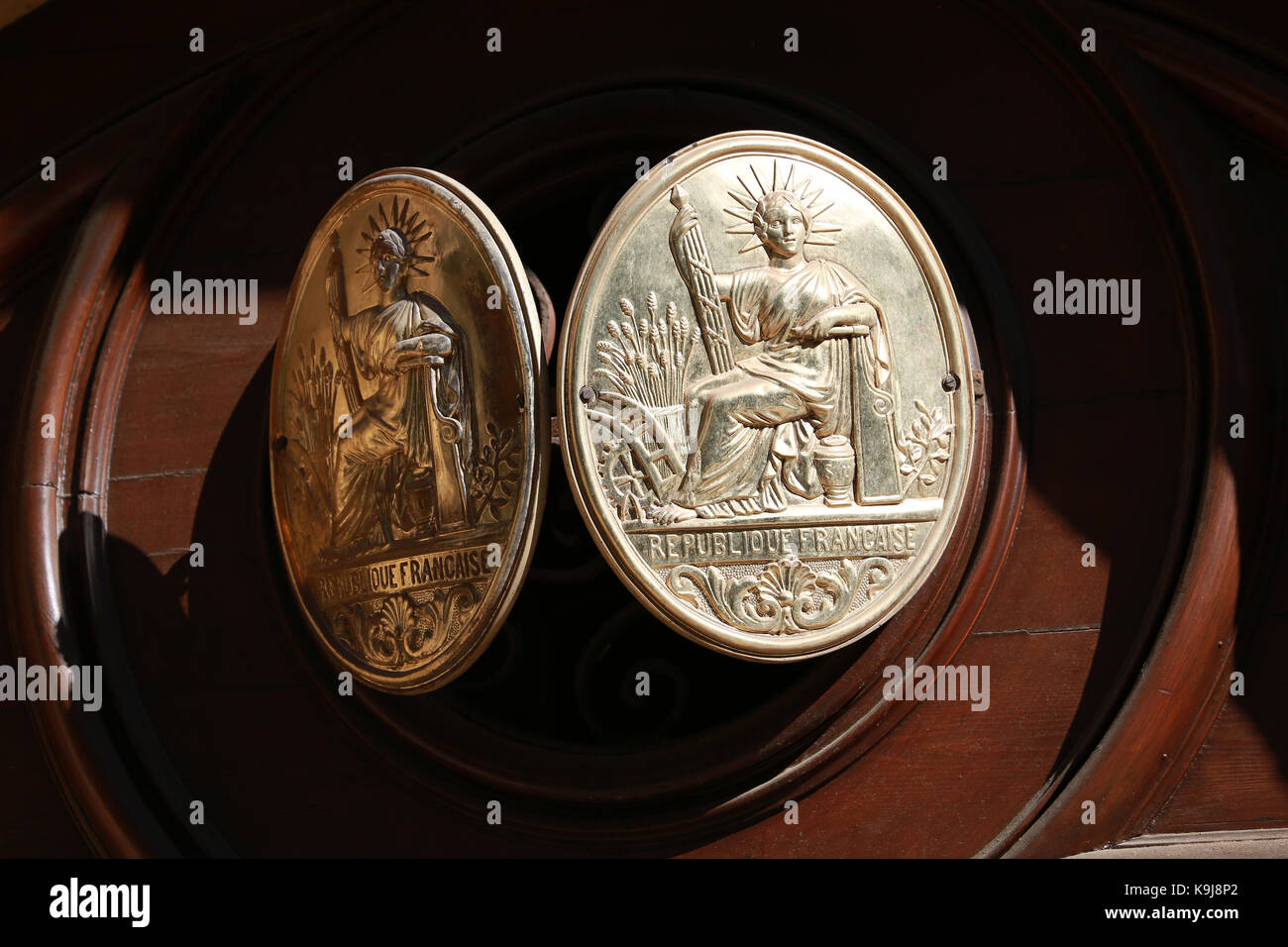 Enseigne officielle de notaire Banque de photographies et d’images à ...