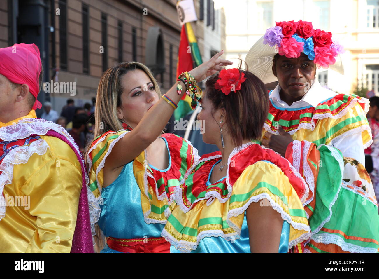 Coulisses de la multicultural san lorenzo carnaval à Rome qui est ...
