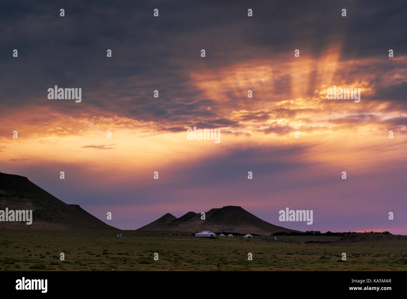 Steppe mongolie sunshine mountains Banque de photographies et d’images ...