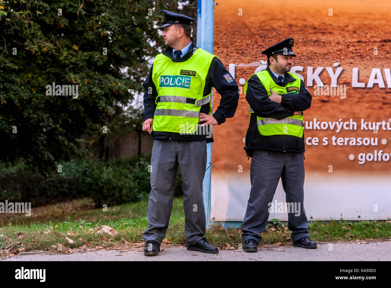 Czech police uniform prague Banque de photographies et d’images à haute ...