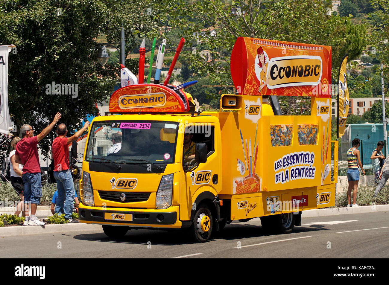 Nice - 2 juillet : le tour 2013 (tour de france) caravane publicitaire ...