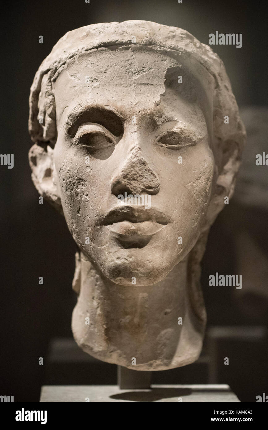 Head king akhenaten Banque de photographies et d’images à haute ...