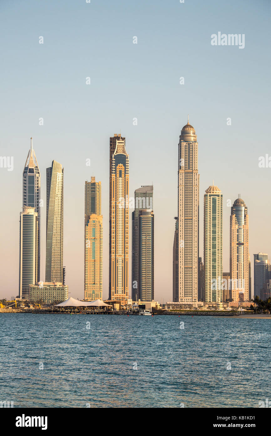 Dubai skyline beach Banque de photographies et d’images à haute ...