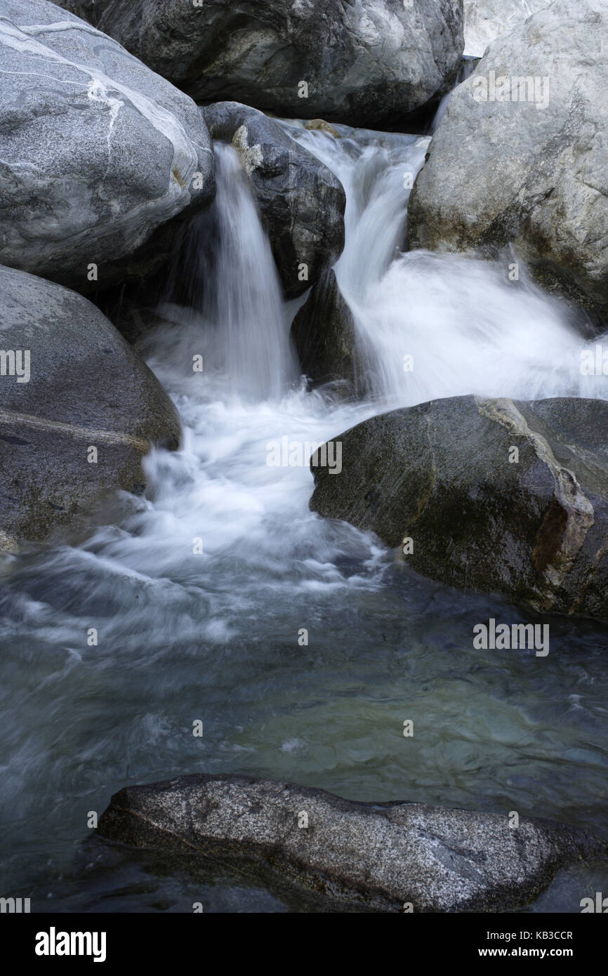 Rivière de montagne Banque de photographies et d’images à haute ...