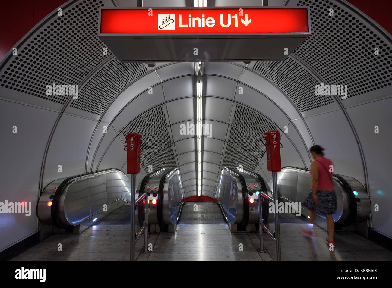 La ligne U1 du U-Bahn à la station de métro Métro à Vienne, Autriche ...
