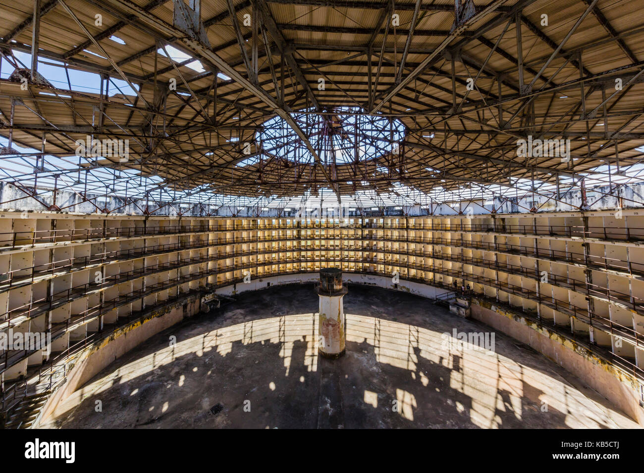 Vue de l'intérieur de la prison modèle (Presidio Modelo), construit à ...