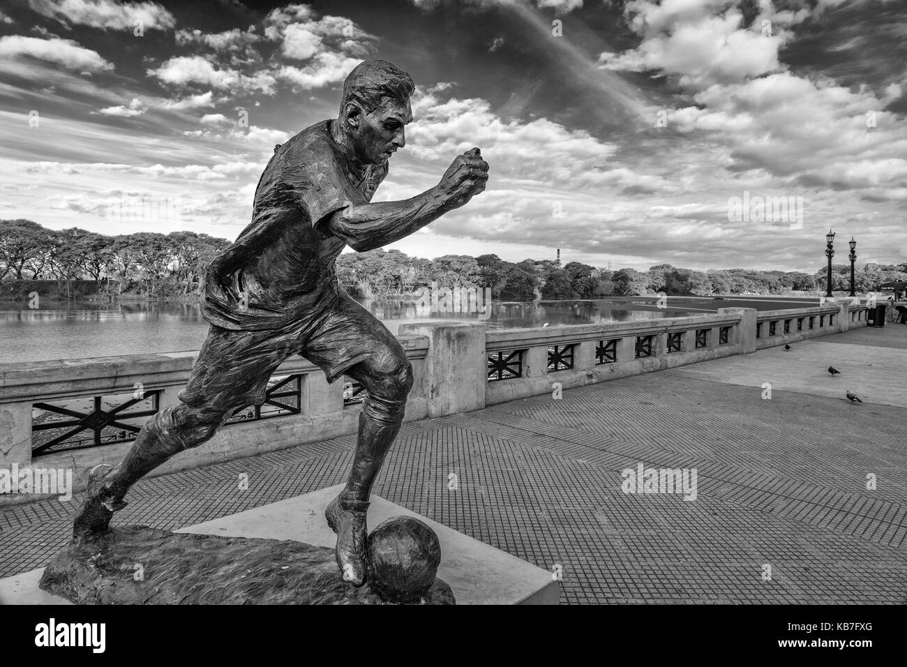 Lionel messi sculpture Banque d'images noir et blanc - Alamy