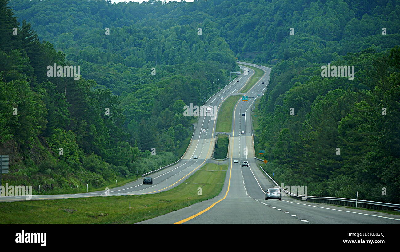 Longue route Banque de photographies et d’images à haute résolution - Alamy