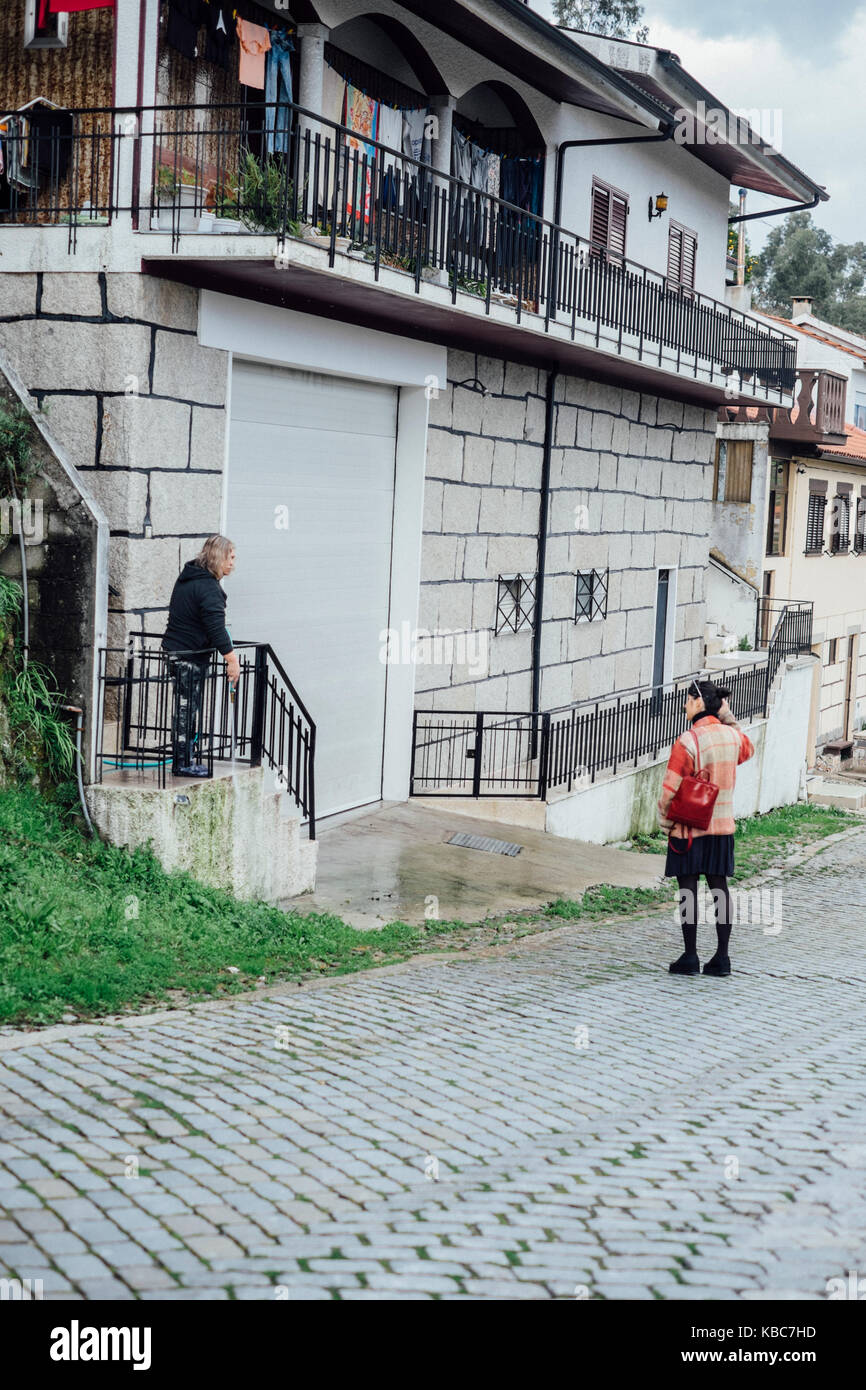 Asking for directions Banque de photographies et d’images à haute ...