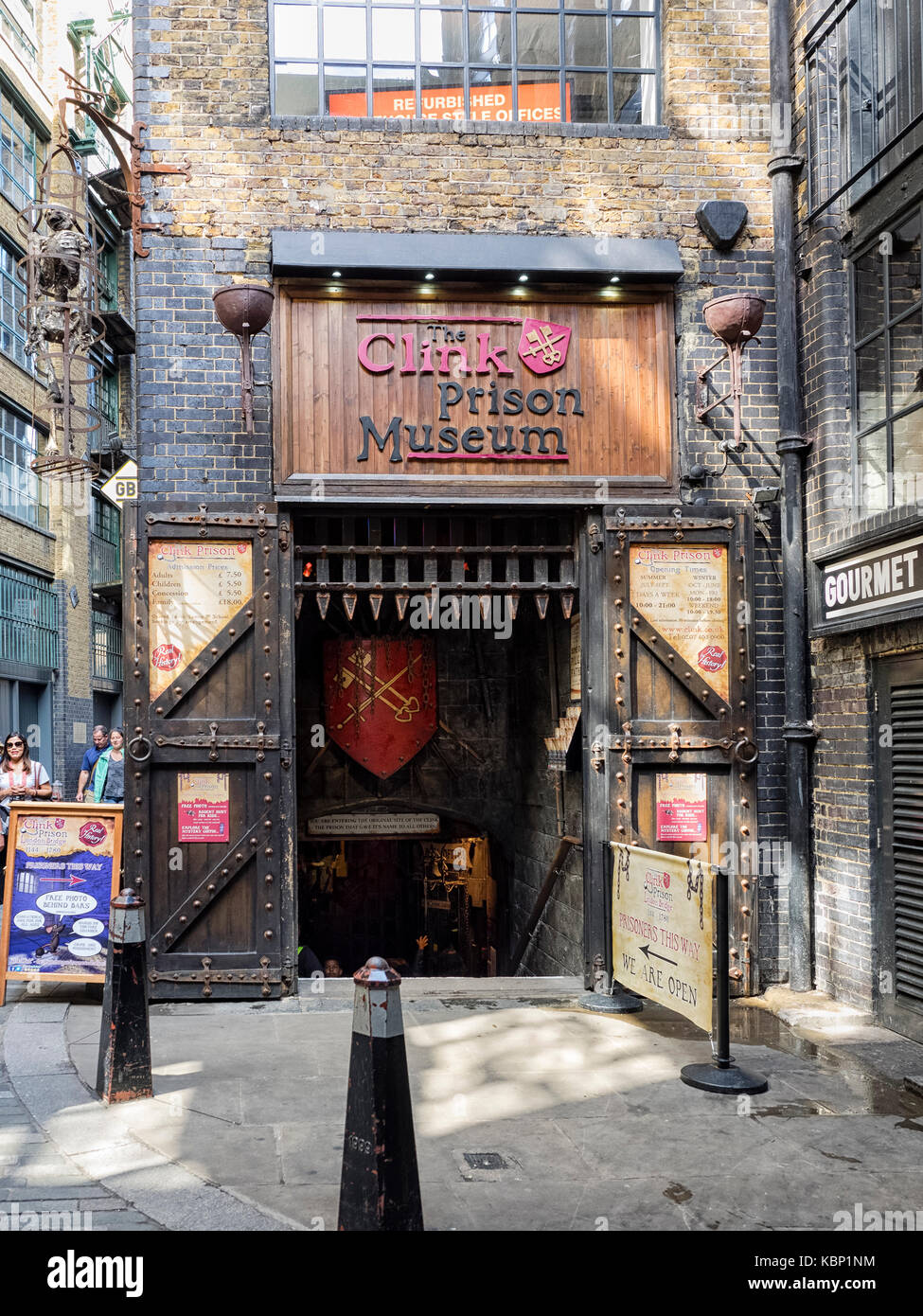 Entrance to the clink prison museum Banque de photographies et d’images ...