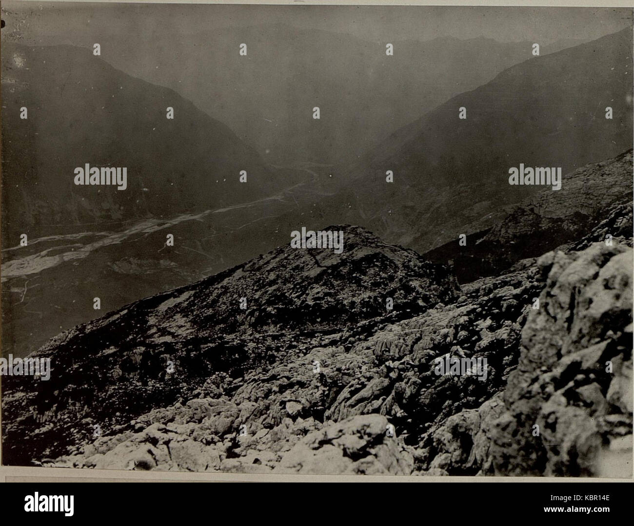 Cette image, prise le 24 juillet 1916, montre la vue de Little Rombon ...