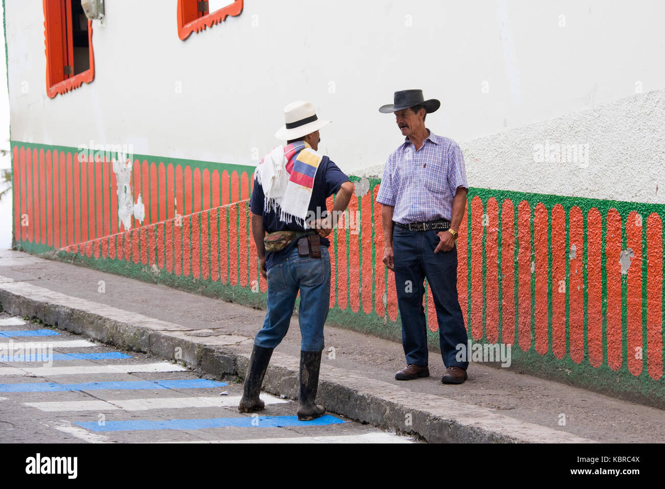 Homme colombien au chapeau Banque de photographies et d’images à haute ...